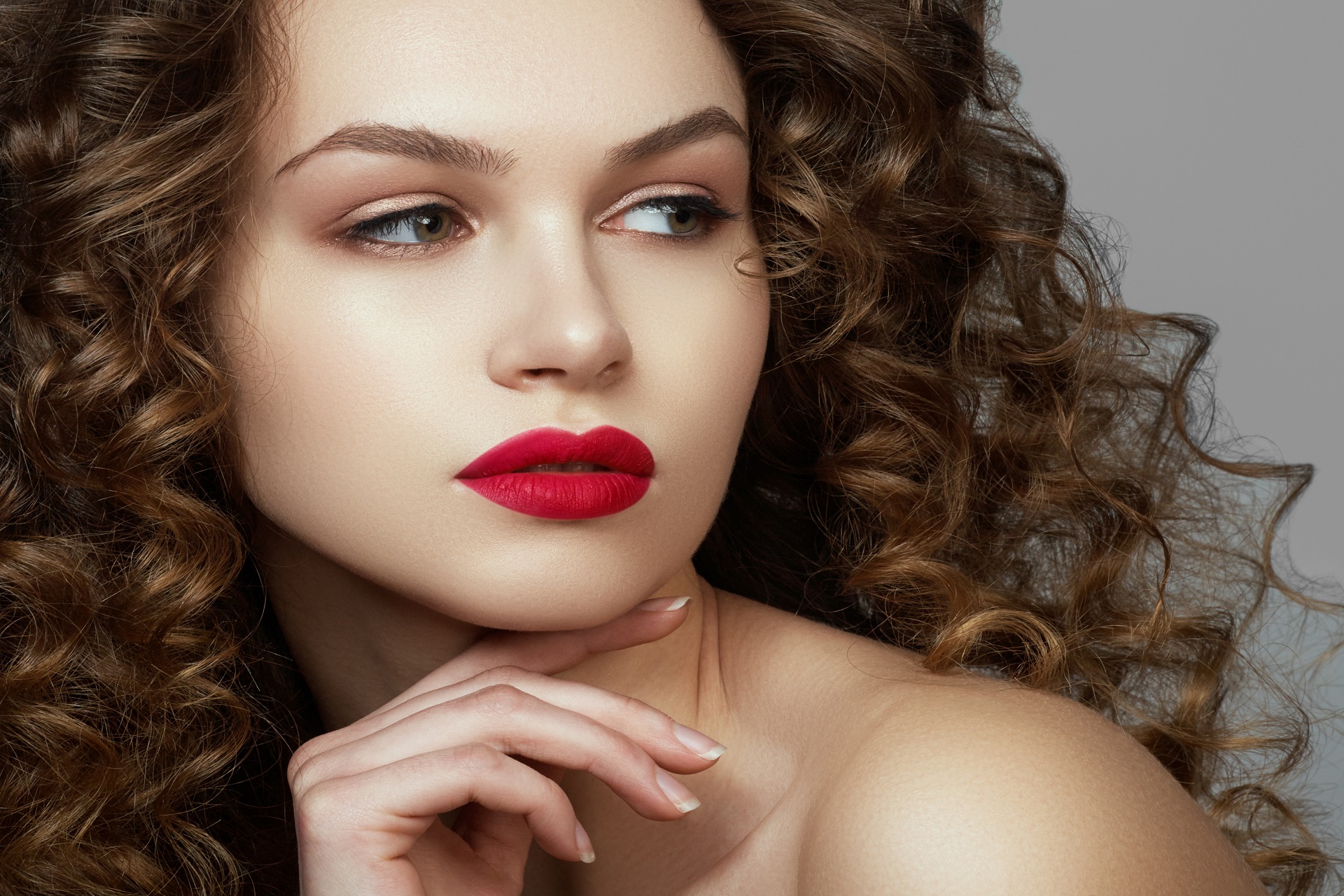 7 Date Night Makeup Mistakes To Avoid