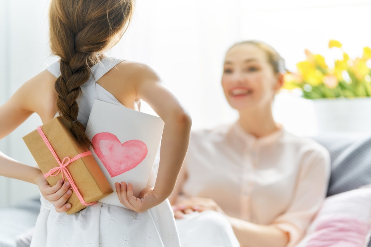 7 Awesome Valentine s Day Gift Ideas For Single Moms