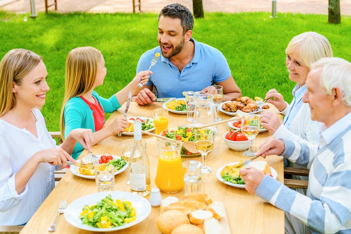 10 Summer Family Dinner Ideas 10 Summer Family Dinner Ideas